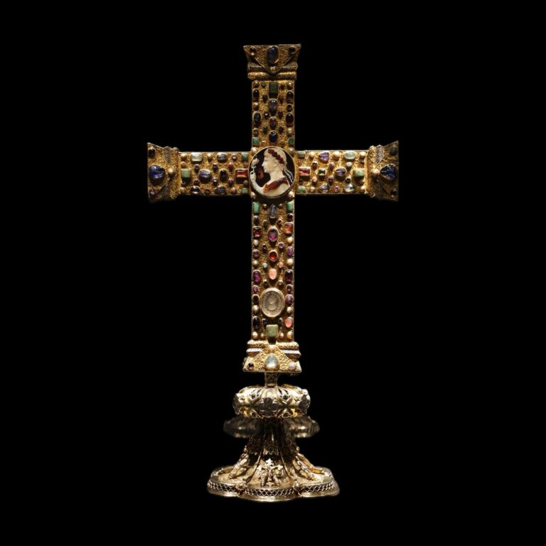 A Glimpse at Aachen’s Cross of Lothair - Agoraia